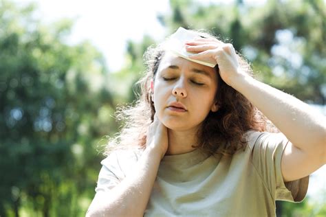 Heat Exhaustion Vs Heat Stroke What You Need To Know This Summer Welltuned By Bcbst