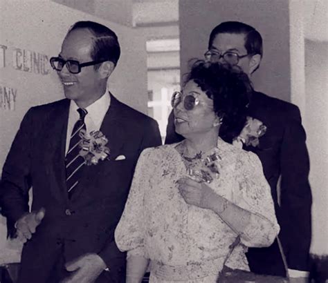 庄月明楼：李嘉诚为前妻所建，外界却说法多样，到底是什么样子？因为发妻的设计