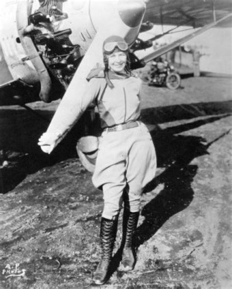 Elinor Smith Sullivan Dies At 98 Daring Female Pilot Los Angeles Times