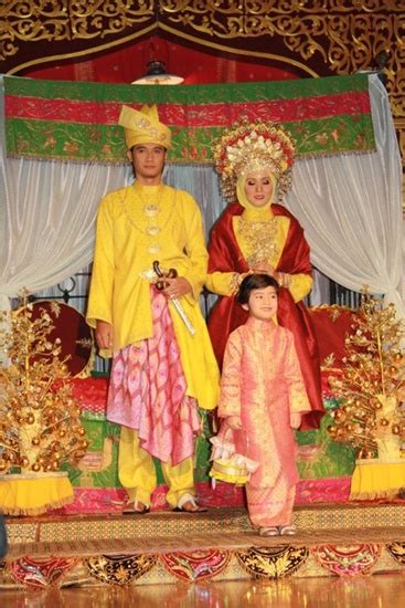 [photo] Perkahwinan Fazreen Rafi Spa Q Macam Macam Ada