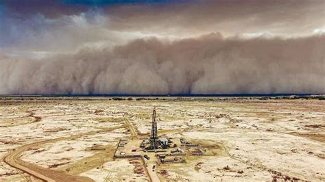 直击北方沙尘再袭 沙尘大风 大山谷图库