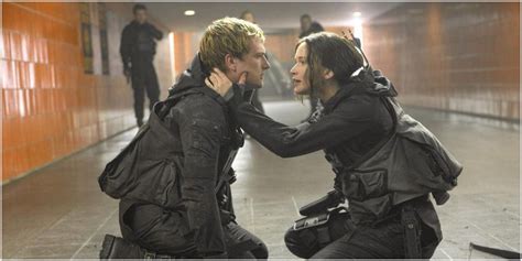 Hunger Games Why Katniss Ends Up With Peeta Not Gale