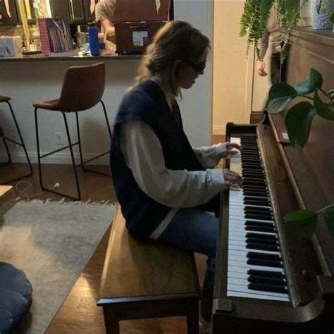 Pin By Ytaka Sin On Music Piano Girl Piano Playing Piano