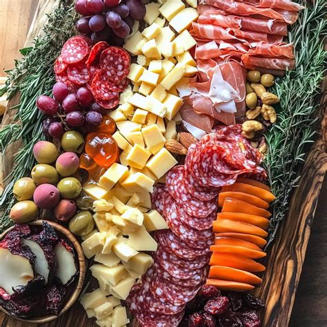 10 Must Have Ingredients For A Perfect Charcuterie Thanksgiving Board