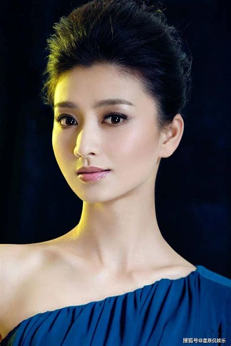 斓曦：清纯唯美，温婉可人，气质独特 搜狐大视野 搜狐新闻