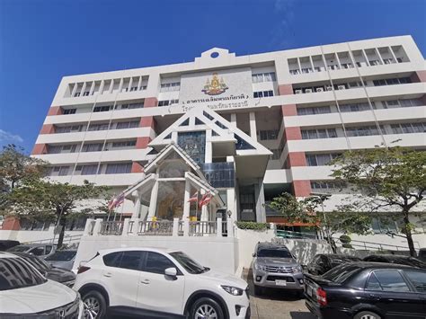 โรงพยาบาล นพรัตนราชธานี ในเมืองเขตคันนายาว