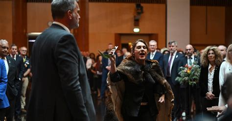 Una Senadora Indígena De Australia Recibe Una Reprimenda Por Increpar