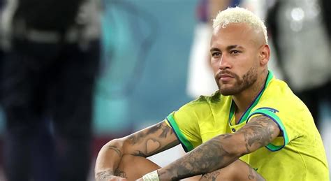 Fact Check Was Neymar Caught Half Naked By Fans In Public Washroom