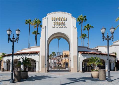 Universal Studios Hollywood Entrance
