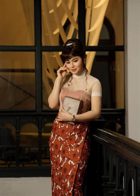 ဇရာကတော့ တားမရဘူး မောင်ရေ မမ ရဲ့ အလှ လိုပေါ့ဆိုပြီး စနောက်ကာ ရိုက်ကွင