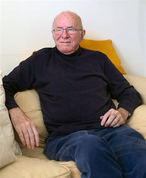 Clive James As Latecomer Finding Succor In Reruns The New York Times