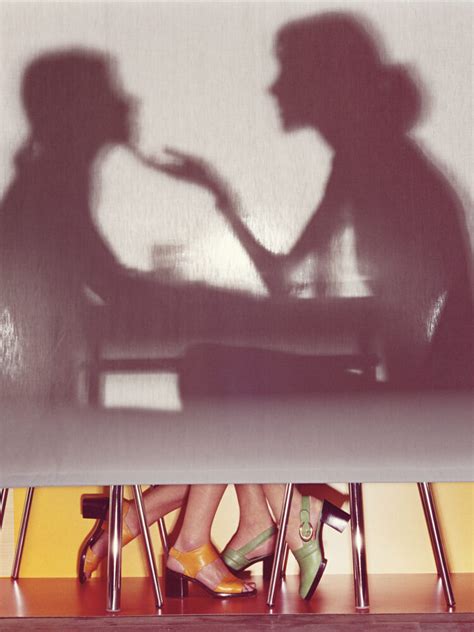 Guy Bourdin Storyteller La Nuova Mostra Fotografica Allarmanisilos Iconmagazine