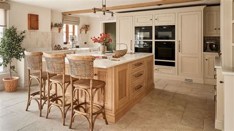 10 Designer Approved Ways To Create A More Sociable Kitchen Homes And