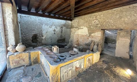 An Ancient Snack Bar Lined With Elaborate Frescoes Opens In Pompeii