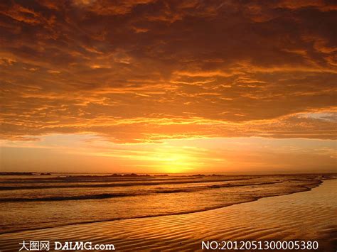 夕阳下的海边摄影图片大图网图片素材