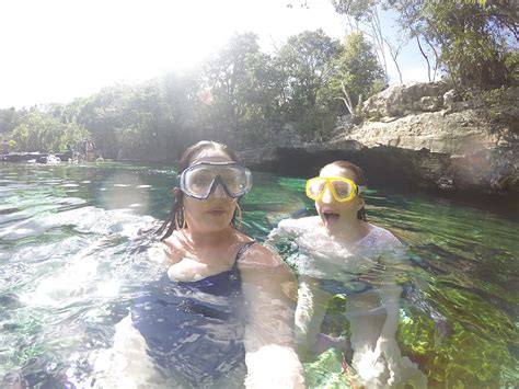 Vacation Busty Underwater Girl Photo 36 59 109 201 134 213