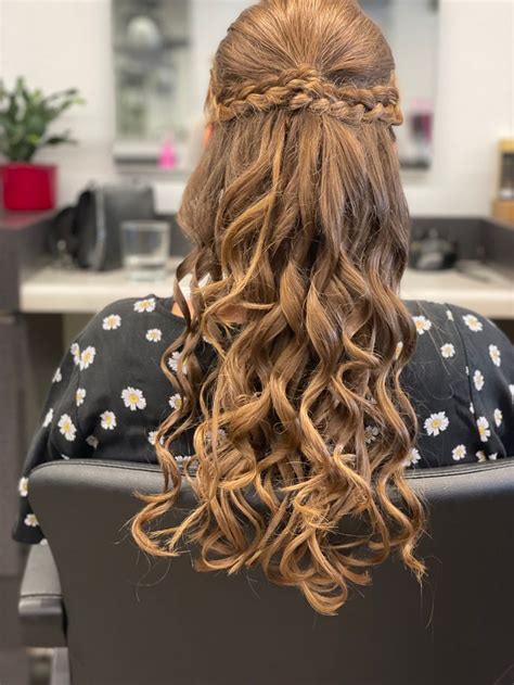 Half Opgestokenhaar Met Vlecht Kapsels Halflang Haar Opgestoken