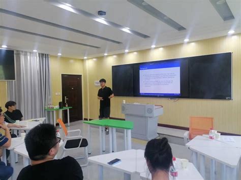 哈尔滨工业大学王振宇博士来我院作学术报告 教师教育学院