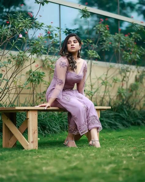 Aparna Thomas 🍊🤤 Scrolller