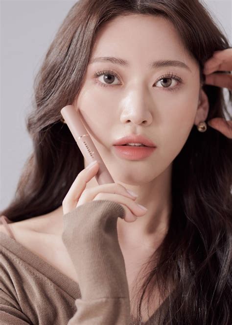 Hiệu ứng Hàng Mi Lisa Giúp Cây Mascara 300k ít Ai Biết Trở Nên Nổi đình đám Gái Châu Á Si Mê