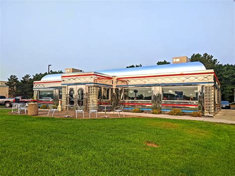 This Retro Roadside Diner In Minnesota Will Transport You Straight To