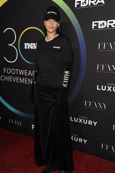 Rihanna Braless 23 Photos Thefappening Rihanna Braless 23 Photos Thefappening