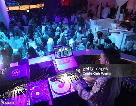 Mandy Moore And Dj Am Photos And Premium High Res Pictures Getty Images