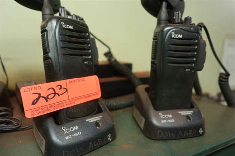 Qty 4 Icom Handheld Communication Radios Whandheld Mics And Chargers