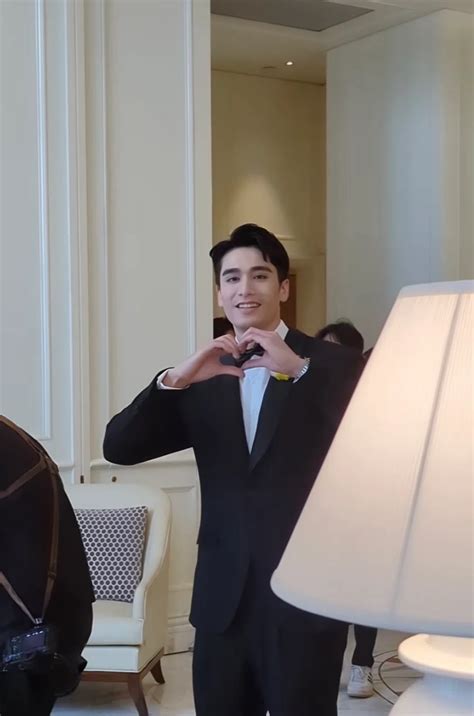 朱哲伟娶妻面露紧张 朱厚任老神在在 联合早报