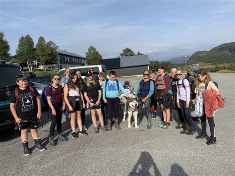 Praktfull Haustveke Med Leirvik Skule Gullingen Leirskule