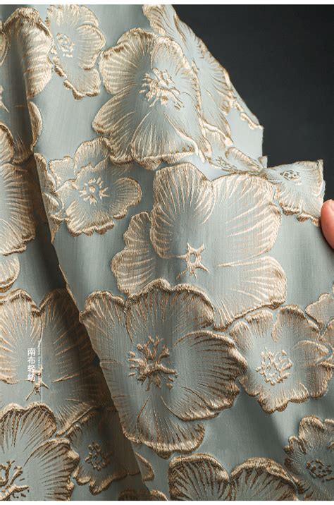 金丝梅花提花布料浮雕立体肌理刺绣中国风旗袍窗帘服装设计师面料 阿里巴巴