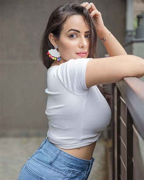 Beautiful Aanchal Munjal Hd Wallpaper