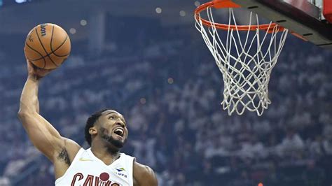 Cavs News Donovan Mitchell Leaves Fans Stunned With Game 2 Poster Dunk