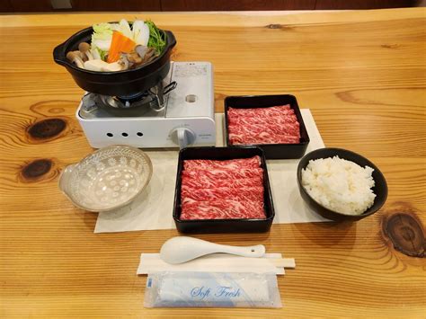 静冈 【富士山罗森便利店打卡及双湖一日游】 富士山洞窟鸣泽冰穴 河口湖，山中湖上野或新宿出发 午餐可选神户牛肉涮涮锅定食 Live Japan 日本的旅行·观光·文化体验导览