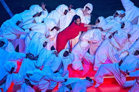 Rihanna Rocks Super Bowl Halftime With 12 Song Setlist