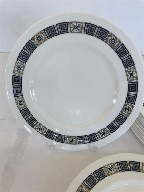 Elegant Set Of 12 Wedgewood Greek Key Motife Service Dinner Plates For Sale At 1stdibs Greek