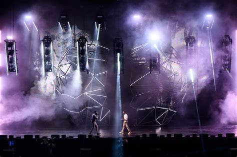 Heart That Captures A Moment In Time Forms Set Design For Rapper Dave