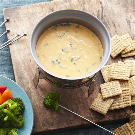 Garlic Spinach And Cheddar Fondue