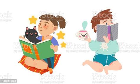 귀여운 아이들은 앉아서 책 세트를 읽고 유치원 활동 및 어린 시절 교육 만화 벡터 일러스트 교과서에 대한 스톡 벡터 아트 및