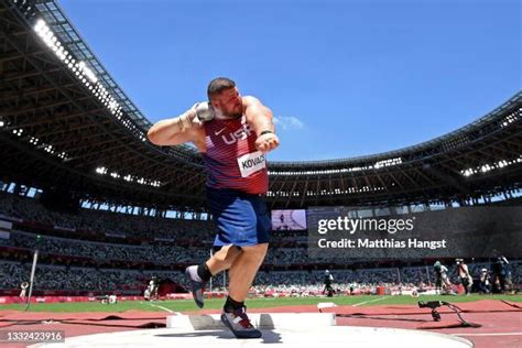 Shot Put Olympics Photos And Premium High Res Pictures Getty Images