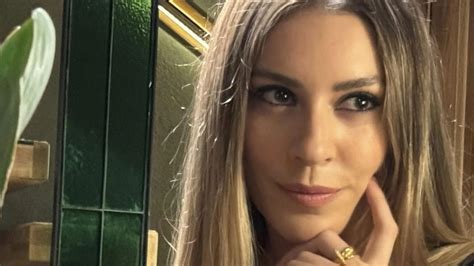 Sinem Kobal Da Estetikliler Kervanına Katıldı Bakan Bir Daha Baktı