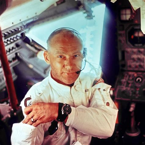 Apollo 11 La Veste De Buzz Aldrin Vendue Plusieurs Millions Aux Enchères