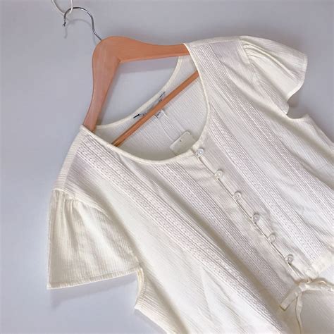 Laura Ashley ブラウス ローラアシュレイ トップス ｜売買されたオークション情報、yahooの商品情報をアーカイブ公開