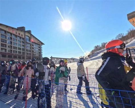 密苑云顶谷爱凌签名季卡一张、23 24雪季三住三滑套餐