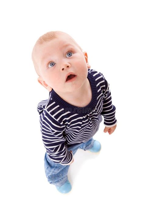 Muchacho Que Mira Para Arriba Imagen De Archivo Imagen De Rubio Muchacho 9921829