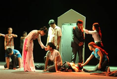 8 Facts About Abstract Theatre Fact File