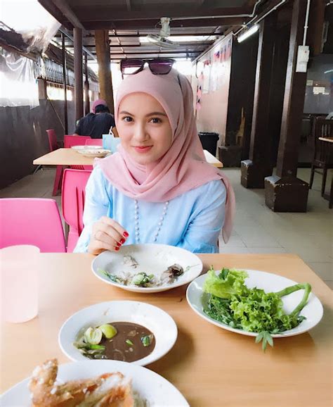 Malay Beautiful Hijaber Asyiqin Khairi Cute Pemuja Wanita