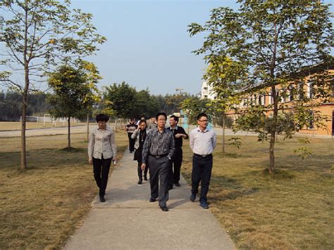 南宁市教育局省级示范性高中评估组来我校指导工作 广西示范性普通高中广西希望高中