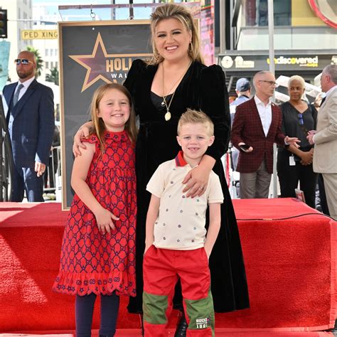 Kelly Clarksons Entertainers River And Remy Are Already Just Like Mom