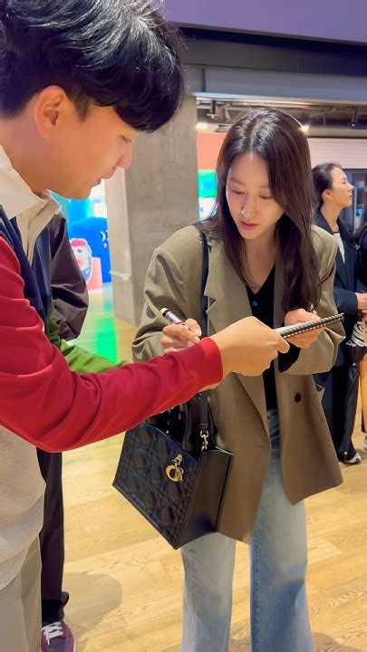 전혜빈 전혜빈 배우 아마존활명수 Vip시사회 팬서비스 최고 Youtube